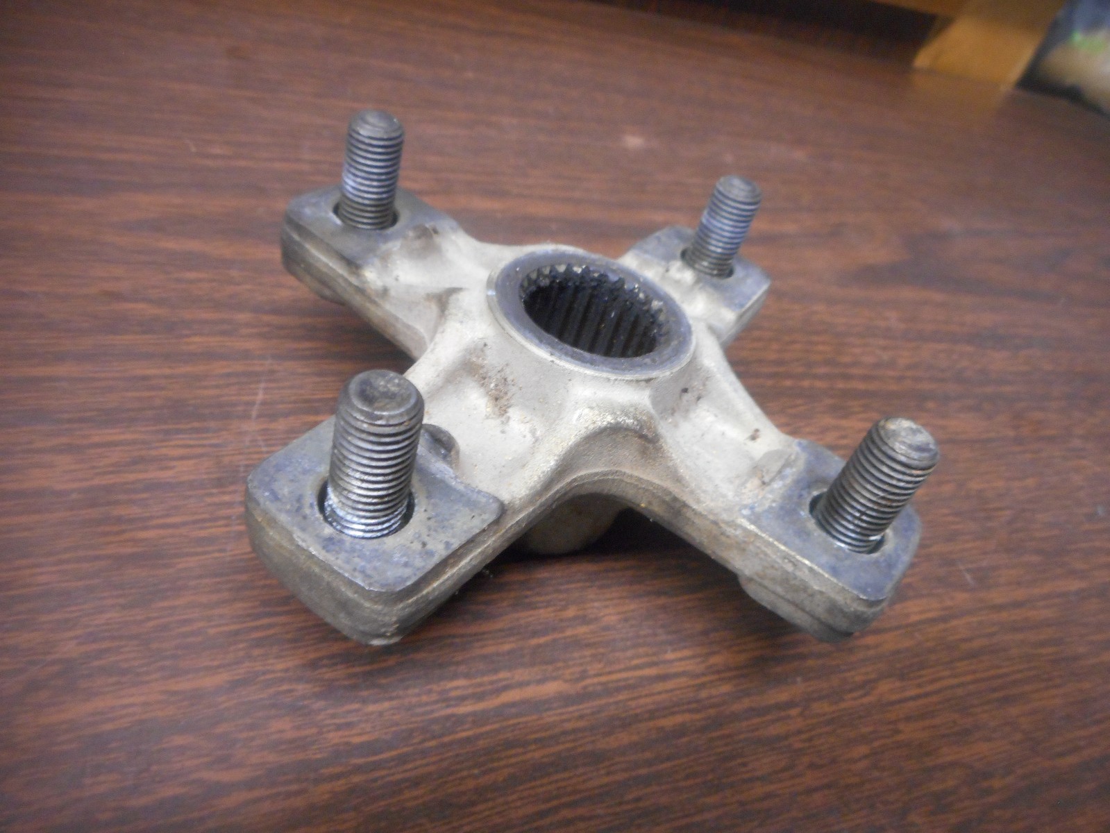 1997 Yamaha yfs200 Blaster wheel hub, 4/20d | eBay