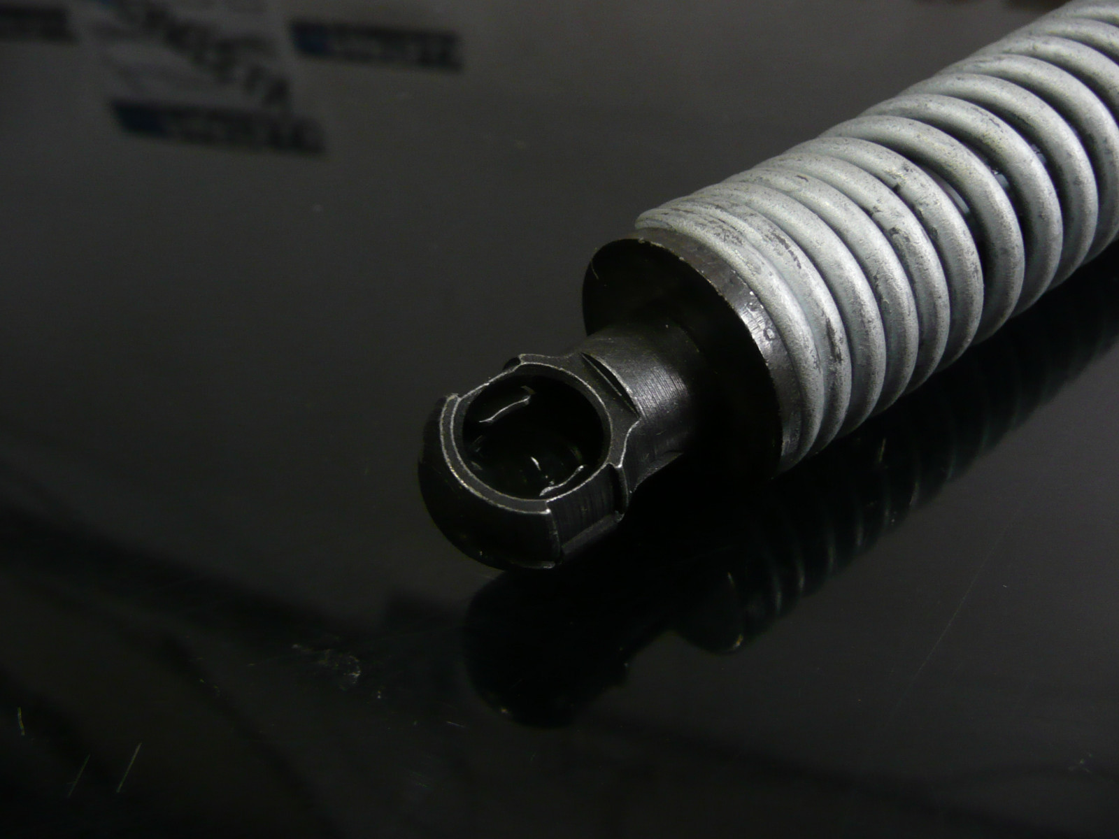 NEW GENUINE BMW 7 SER E65 E66 E67 TRUNK LID SPRING RIGHT 51247201462 | eBay