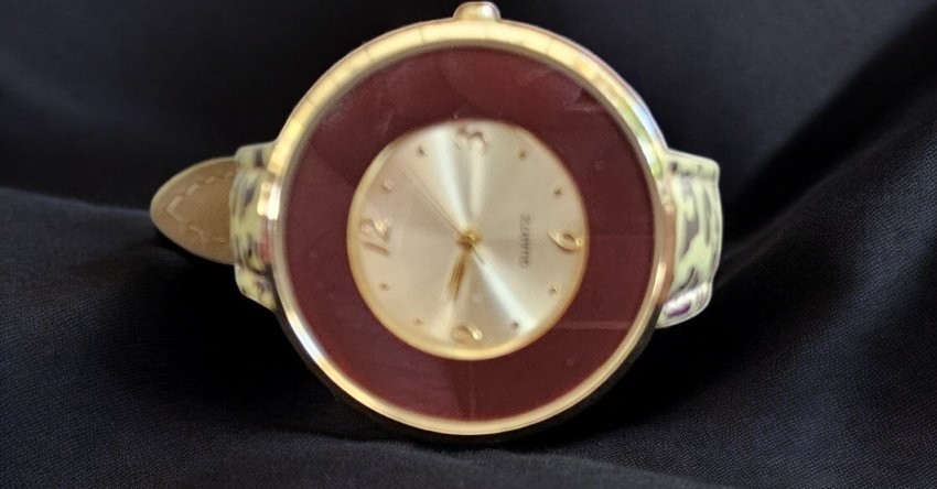 Vintage AVON Yellow Brown Animal Print Vinyl Band Ladies Quartz Watch ...