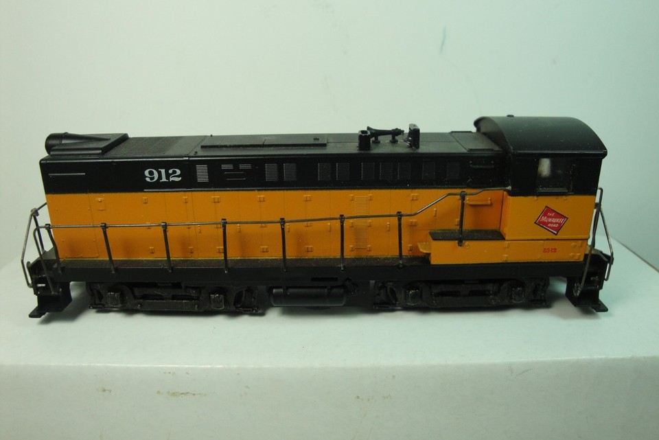HO Milwaukee Road Baldwin S-12 Powered Diesel Switcher # 912 w ...
