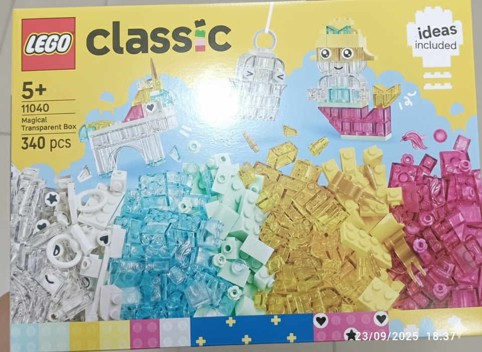 LEGO Classic Magical Transparent Box 11040 | Creative Building Bricks ...