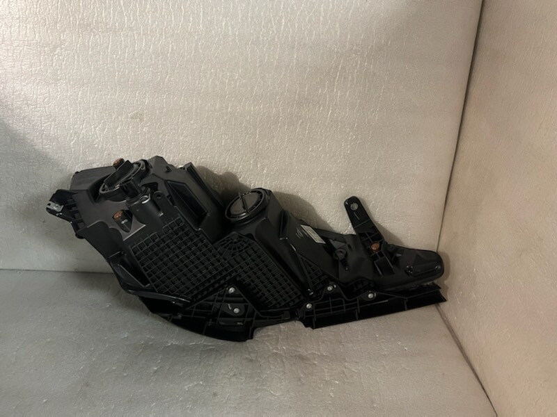 2017-2020 Chrysler Pacifica Driver Left Halogen Headlight 68228945AH OE ...