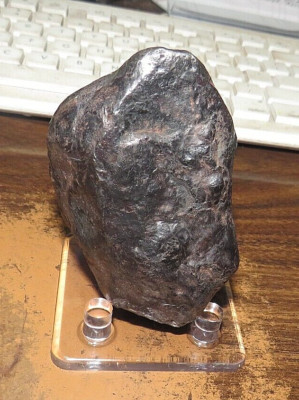 708 gm Aletai iron meteorite Rough uncut china xinjian armanty stand 1. ...