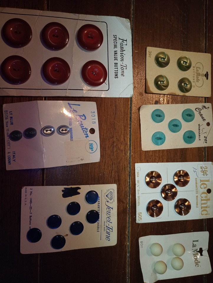 Vintage Bakelite Buttons On Card Lot Of 35 Total Buttons Red, Green ...