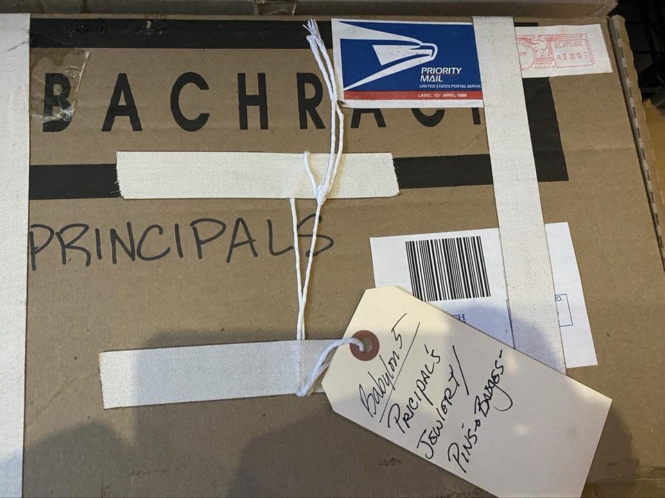 Babylon 5 Pak' Ma' Ra Ambassador Screen Used Gold Brooch Prop Costume ...