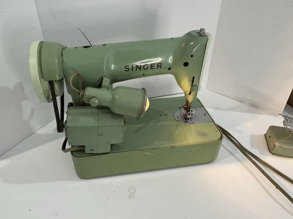 Singer Vintage 185J Sewing Machine Green w/ Pedal See Video | eBay
