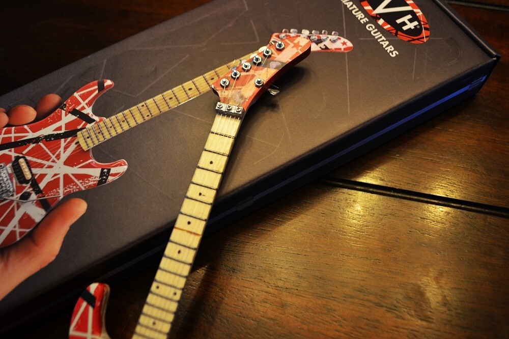Eddie Van Halen 5150 Kramer Custom - EVH - Axe Heaven Miniature Guitar ...