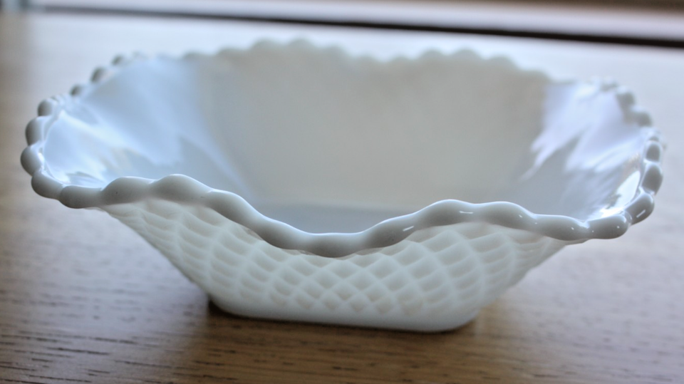 Vtg Set of 4 Milk Glass Ruffled Edge Diamond Cut Candy Dish Bowl Anchor ...
