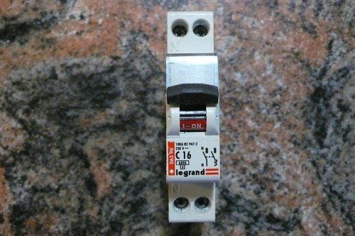 DISJONCTEUR MODULAIRE 16AMPERES COURBE C, 06396 LEGRAND 16A Pouv ...