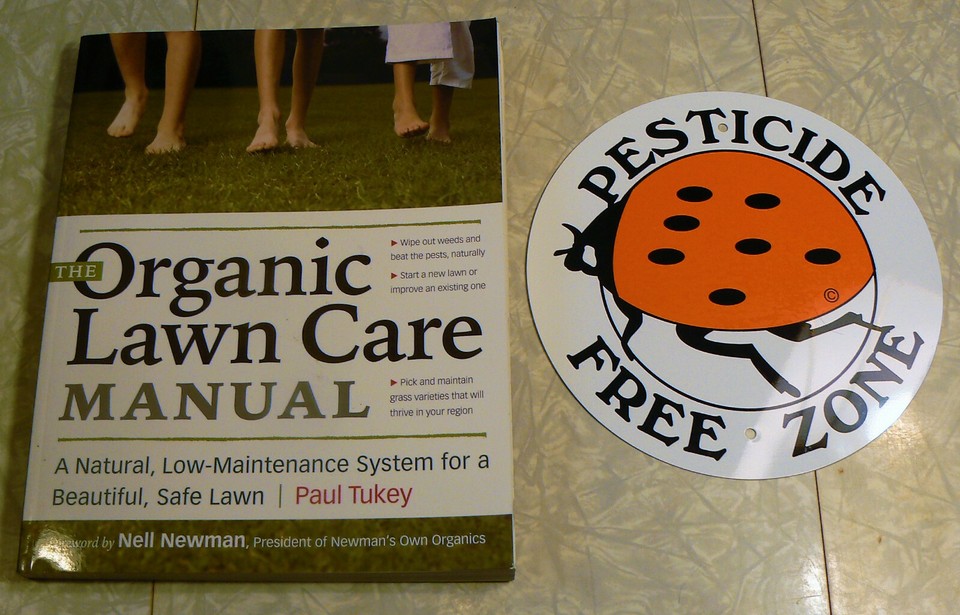 Pesticide-Free Zone Metal Garden Sign Yard Plaque with Free Lawn Care ...