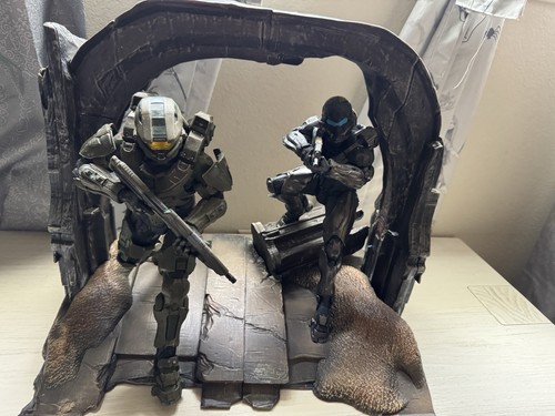 Halo 5 collectors edition statue with Master Chief and Locke 2015 Microsoft | eBay
