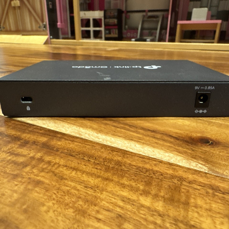 TP-Link ER605 V2 Omada 5-Port Gigabit Multi-WAN VPN Router, 3 Config ...