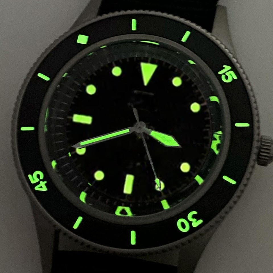 40mm Vintage Luminous 200M Diving NH35A Automatic Watch Men Domed ...