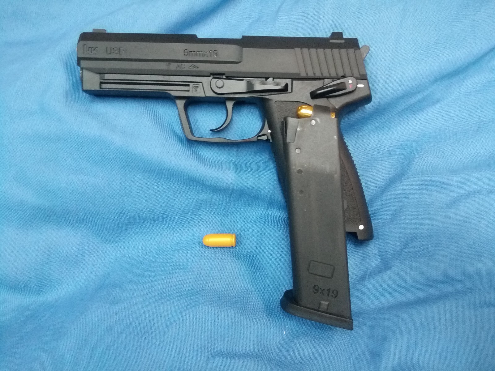 Blowback Recoil Simulator Laser Tag Shooting Gun reenact army pistol m9 ...