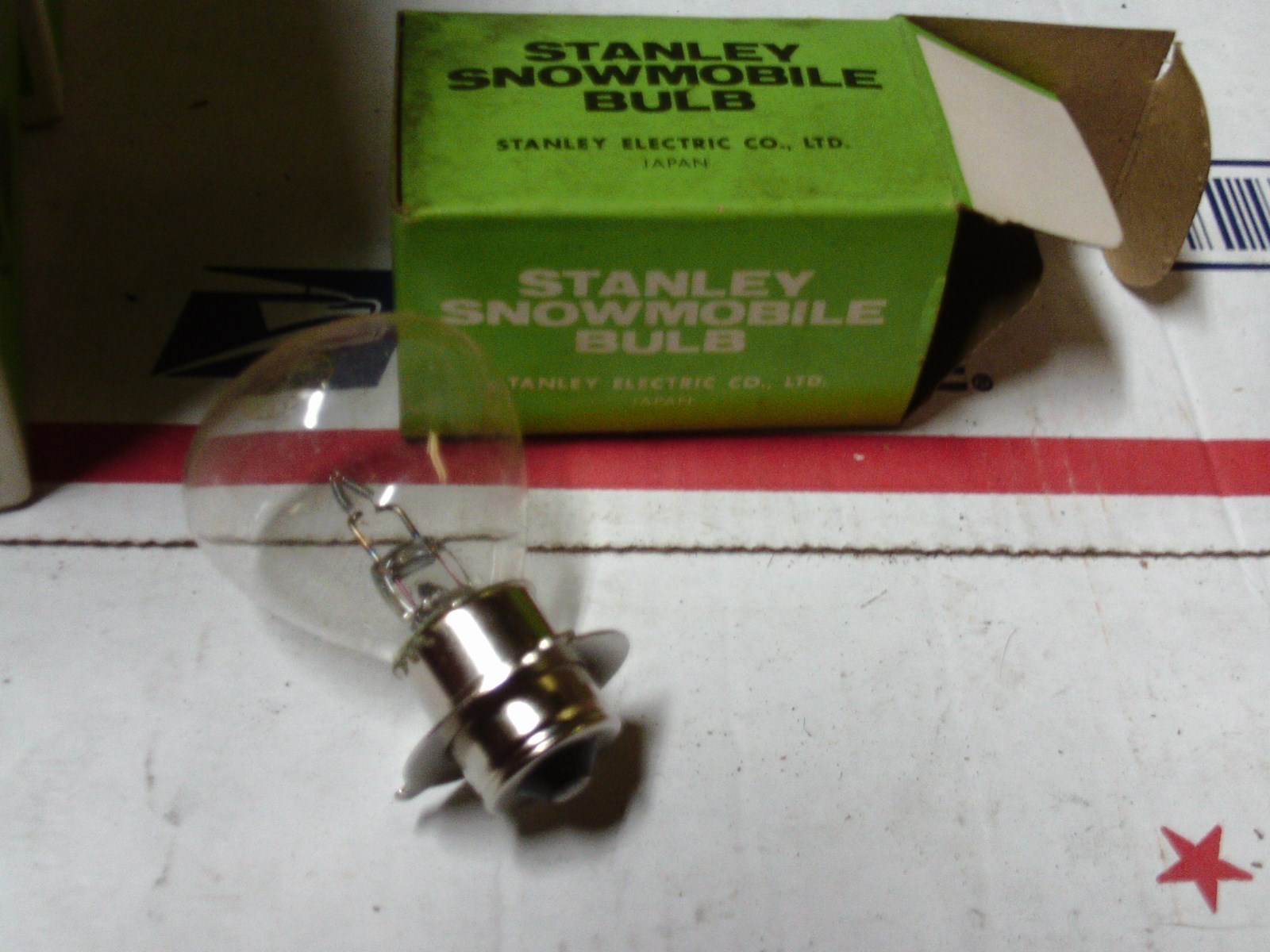 VINTAGE SNOWMOBILE NOS oem STANLEY LIGHT BULB A7048E 12V,60W FITS TONS ...