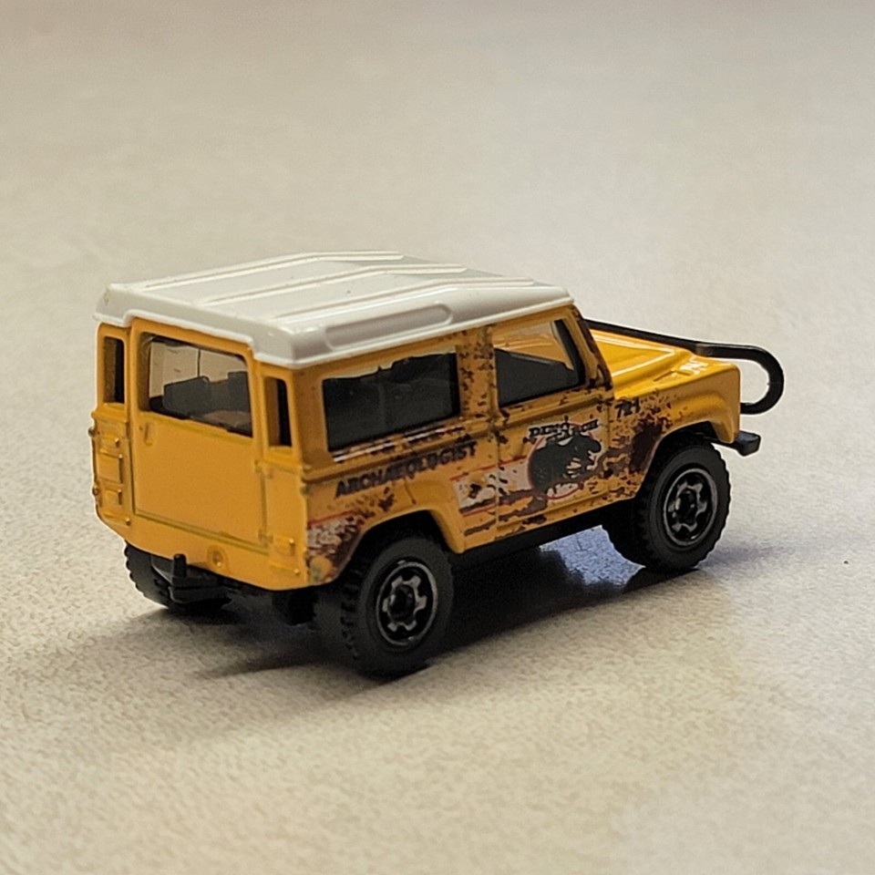 Matchbox Land Rover 90 Yellow Archaeologist "Dino Search" 1:62 Scale ...