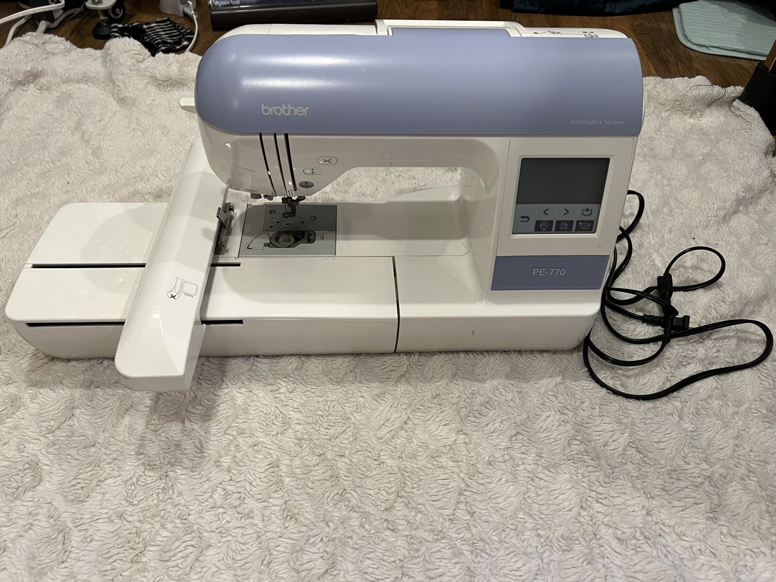 Brother PE770 5x7 inch Computerized Sewing Machine with Built-in Memory ...