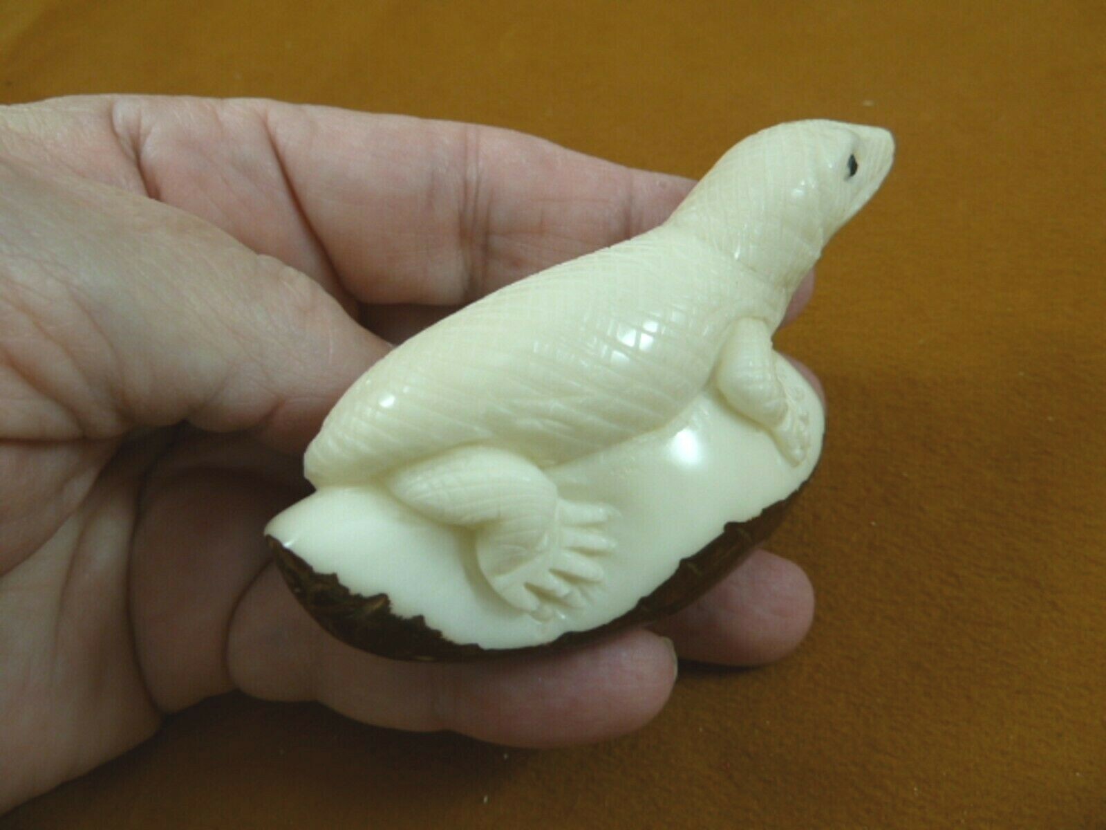 tne-liz-ko-396a Komodo dragon lizard Tagua nut Figurine Vegetable ...