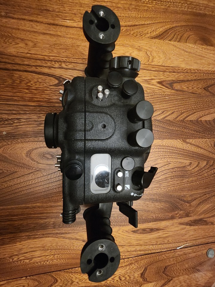 Aquatica D700 - Nikon D700 Digital Camera Housing with dual bulkheads ...
