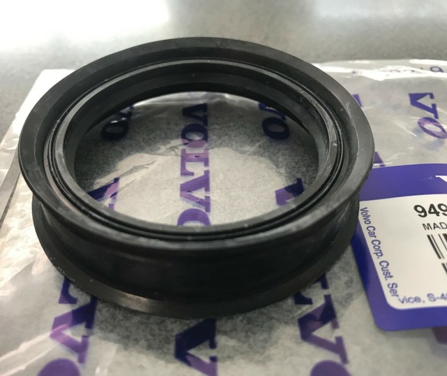 Volvo OEM 01-03 V70 Brake-front-hub Assembly Seal 9492980 for sale ...