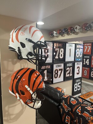 Football FULL SIZE helmet wall hanger. 3d printed PLA+, display holder ...