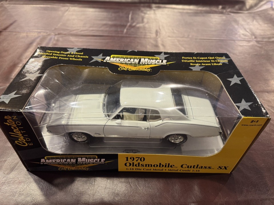 ERTL American Muscle 1/18 Scale White 1970 Oldsmobile Cutlass SX ...