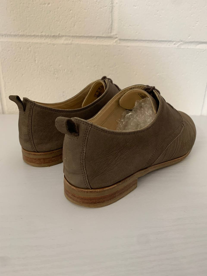 Clarks Brogues Size 5.5 E Taupe Leather Cushion Soft Shoes EU 38.5 ...