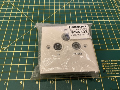 Labgear PSW132M Triplexed Single Module TV/FM/SAT Socket, Slimline ...