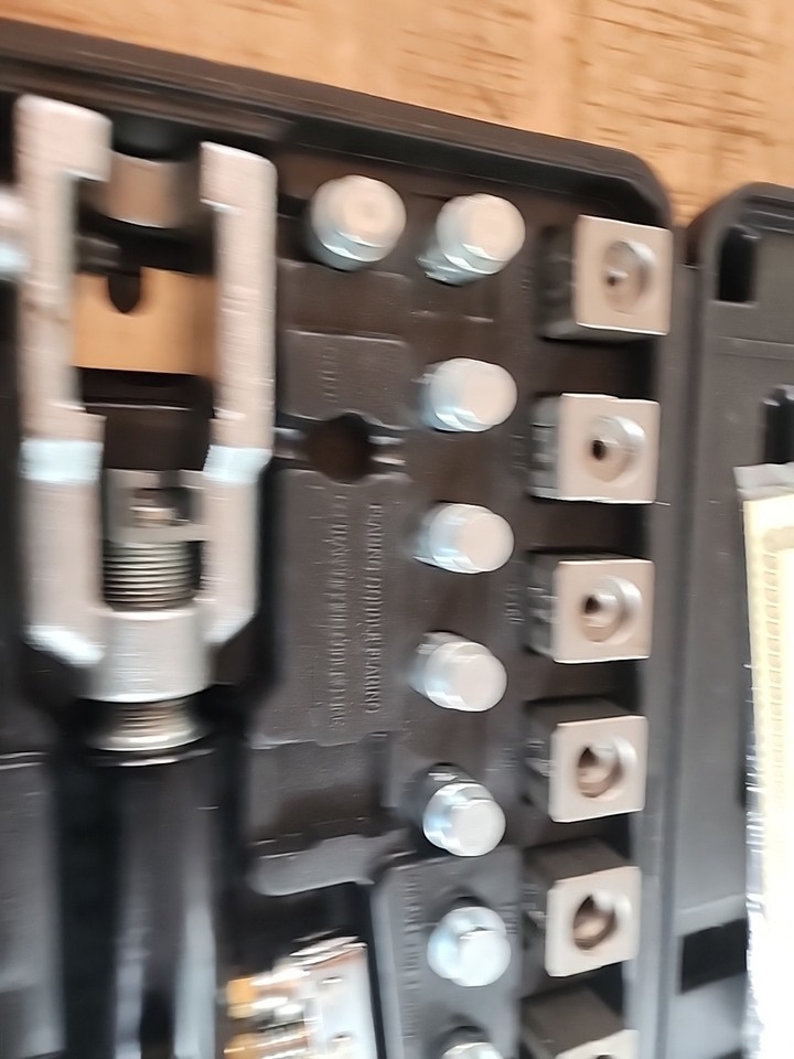 Mastercool 71475 Universal Hydraulic Flaring Tool Set has seen minimal ...