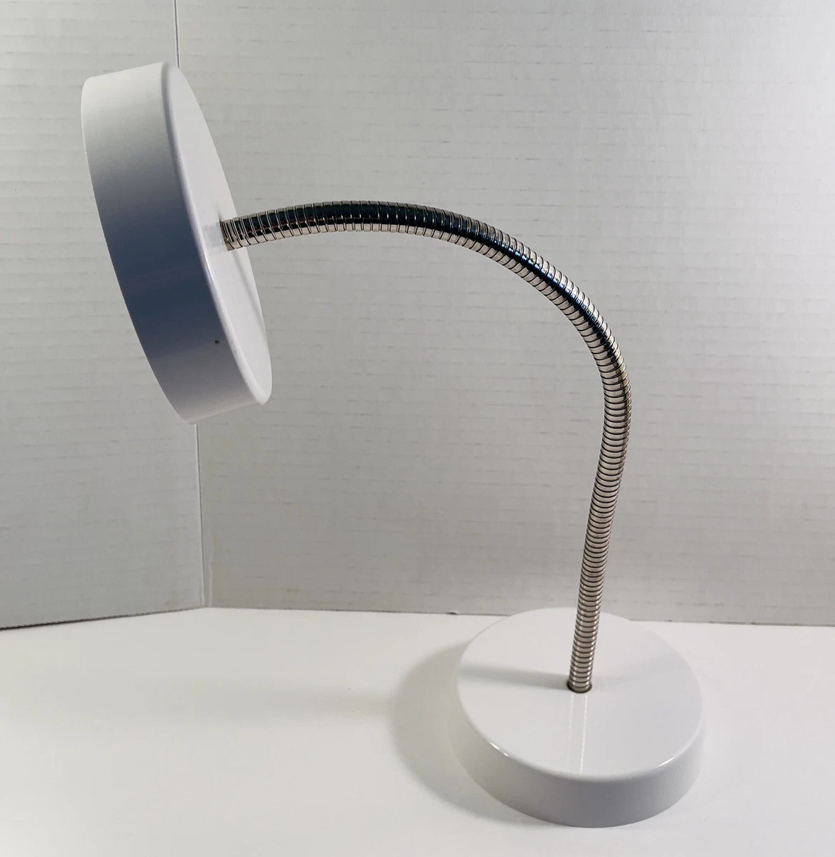 Big Eyes Makeup Mirror | Saubhaya Makeup