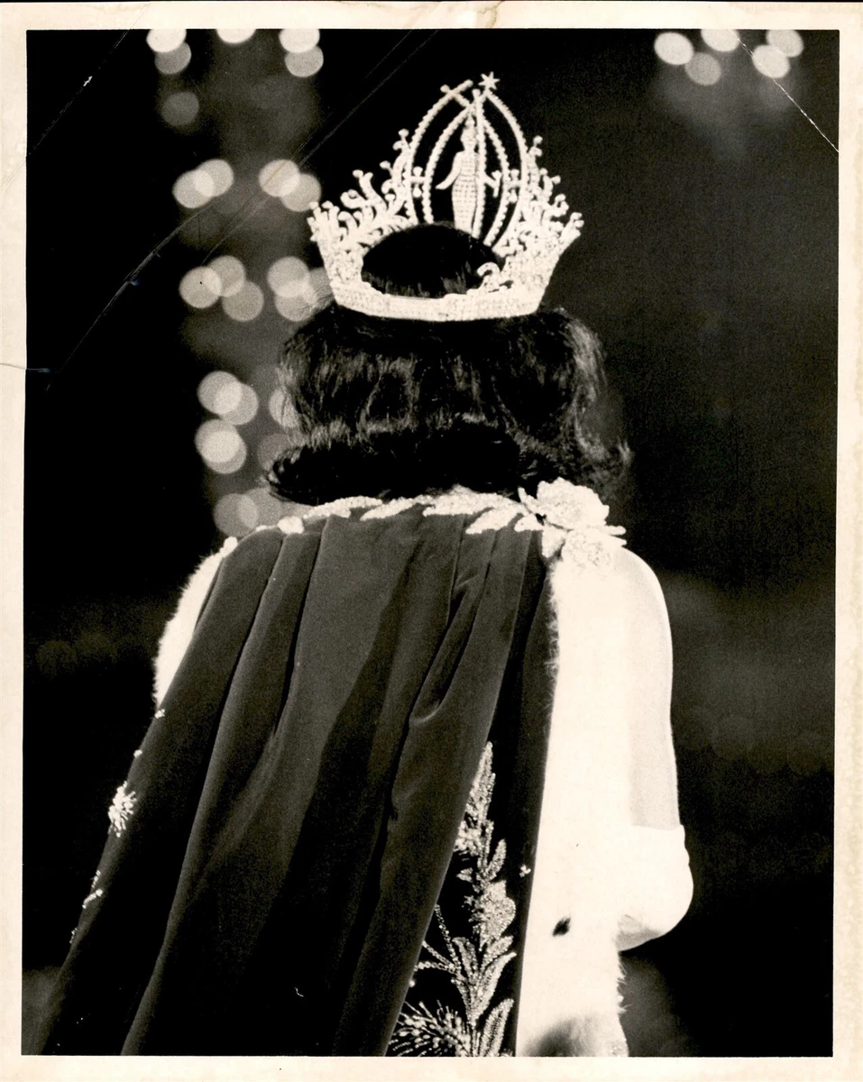 Pageant Makeup Cape | Saubhaya Makeup