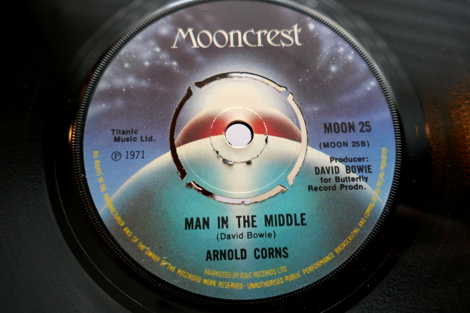 ARNOLD CORNS 45 ' HANG ON TO YOURSELF / MAN IN THE MIDDLE ' ( BOWIE ...