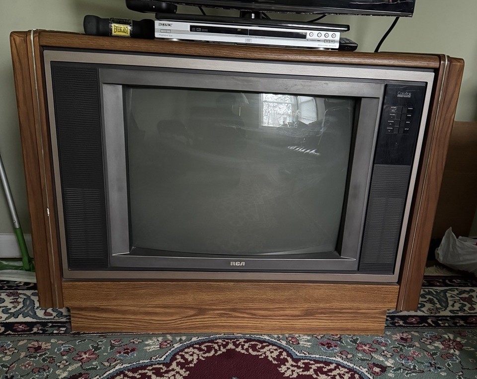 “Vintage RCA ColorTrak Console TV - 1980s Retro Wood Cabinet ,Tested ...