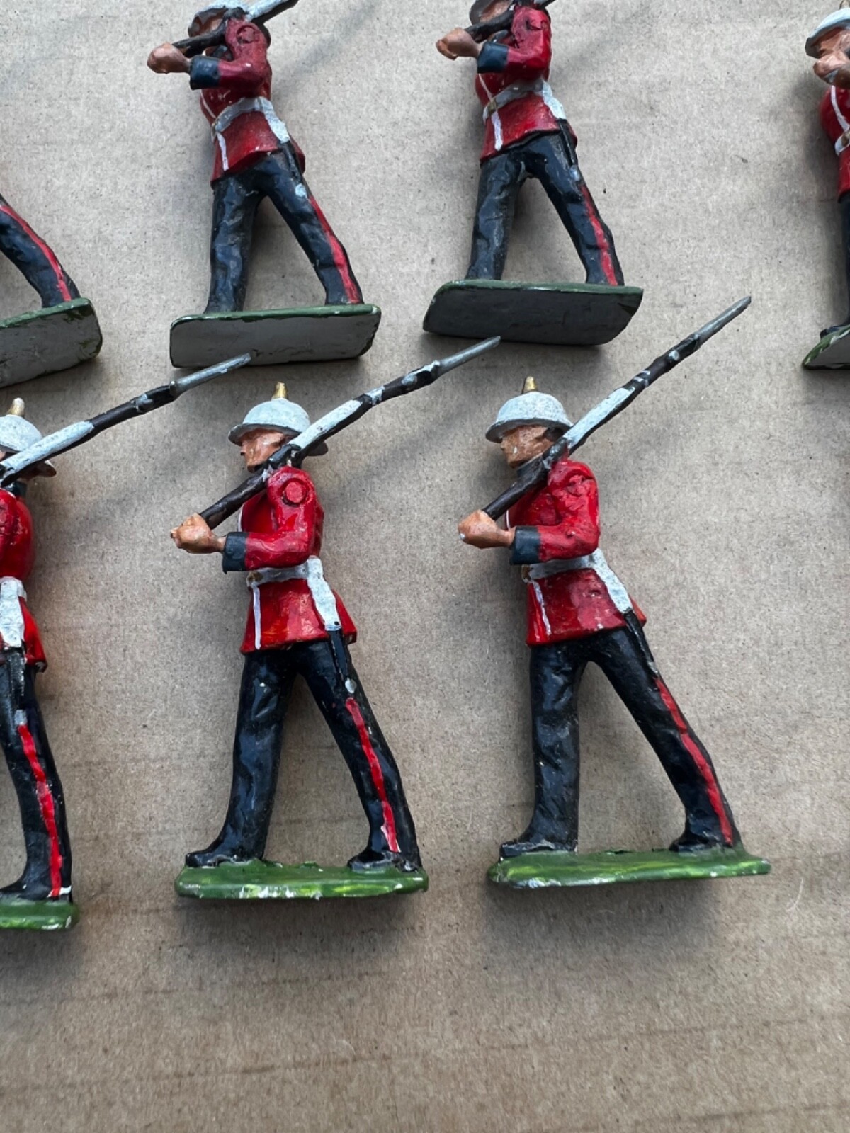 10 VINTAGE BRITAINS LEAD TOY SOLDIER - British Royal Guardsmen 100% ...