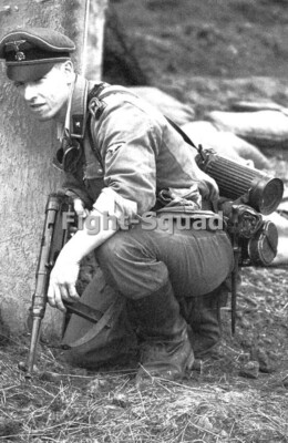WW2 Picture Photo German Solider w MP40 German Machine Gun 6041 | eBay