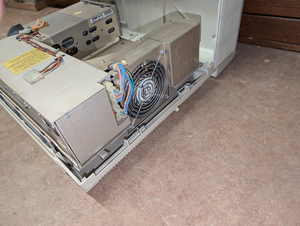 Vintage Digital Equipment Corp DEC Rainbow 100-A1 Computer Powers Up ...