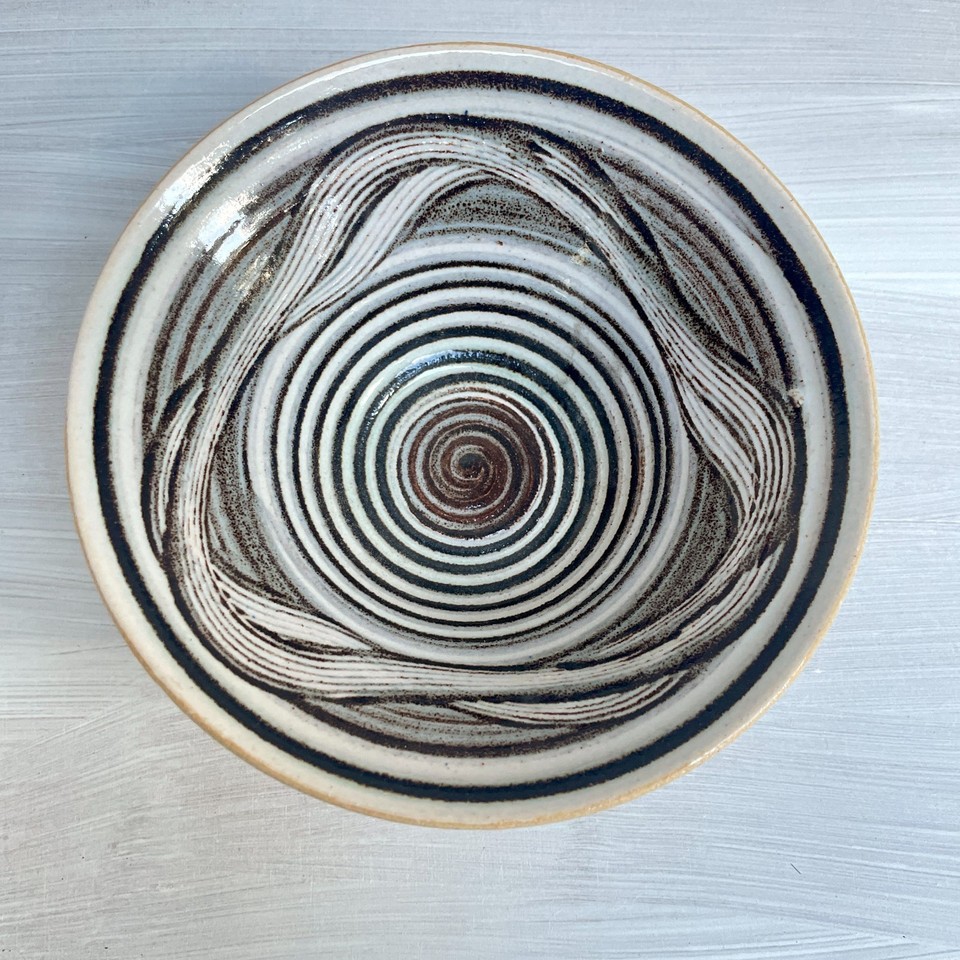 Contemporary Studio Pottery Incised 14cm Bowl Dish Impressed I C signed ...