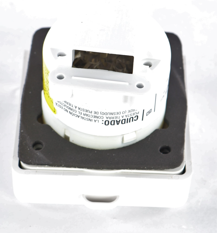 New HBL303NM Hubbell Electric 125 Volt, 30 Amp. Bulkhead Inlet Plug W ...