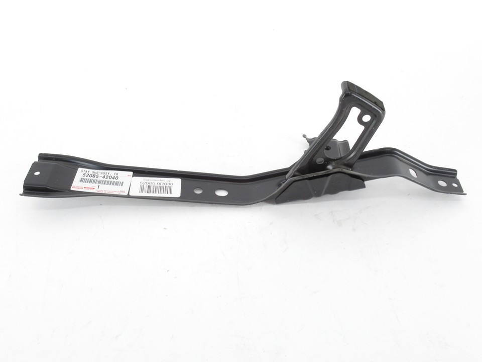 Genuine OEM Toyota 52085-0R030 Center Front Bumper Reinforcement Stay ...