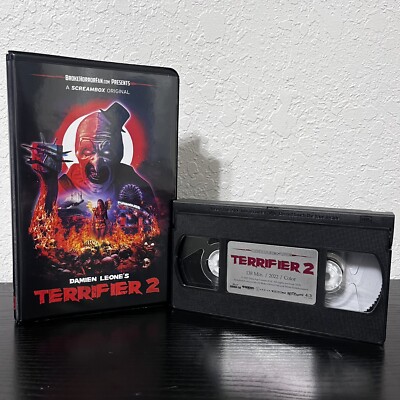 Terrifier 2 VHS Standard Edition Clamshell Art The Clown Damien Leone ...
