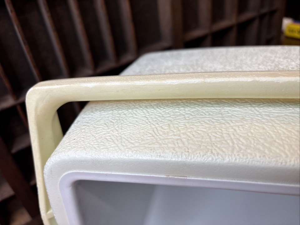 Lil Oscar Coleman Personal 8 Cooler Orange White 5272 Ice Chest Camping ...