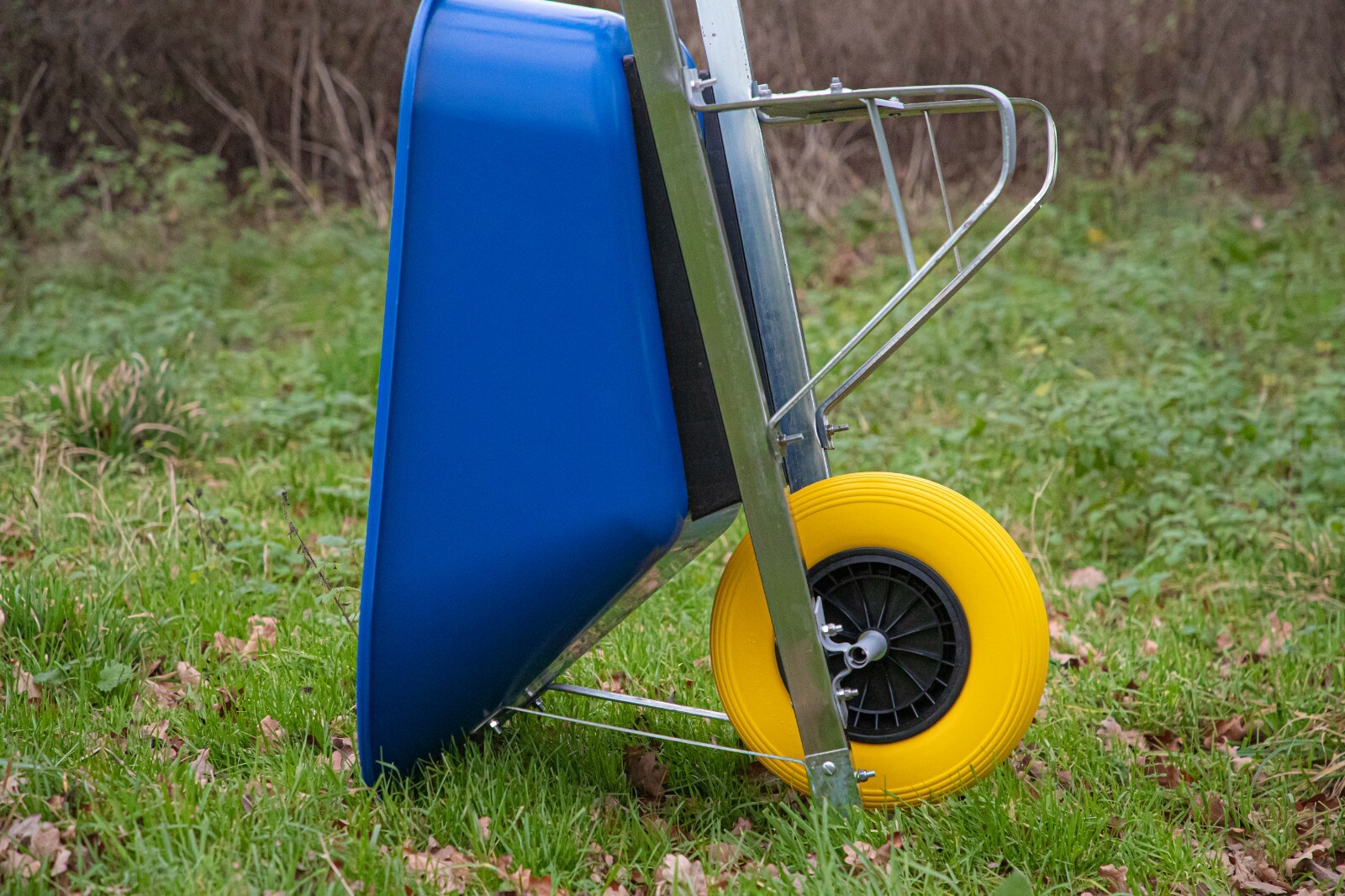 PUNCTURE PROOF OX WHEELBARROW 120L 160L 200L Garden Stable Foam Tyres ...