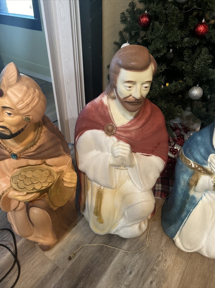 Vintage LARGE 3 Foot 3 Piece Lighted Blow Mold Nativity Set Poloron ...