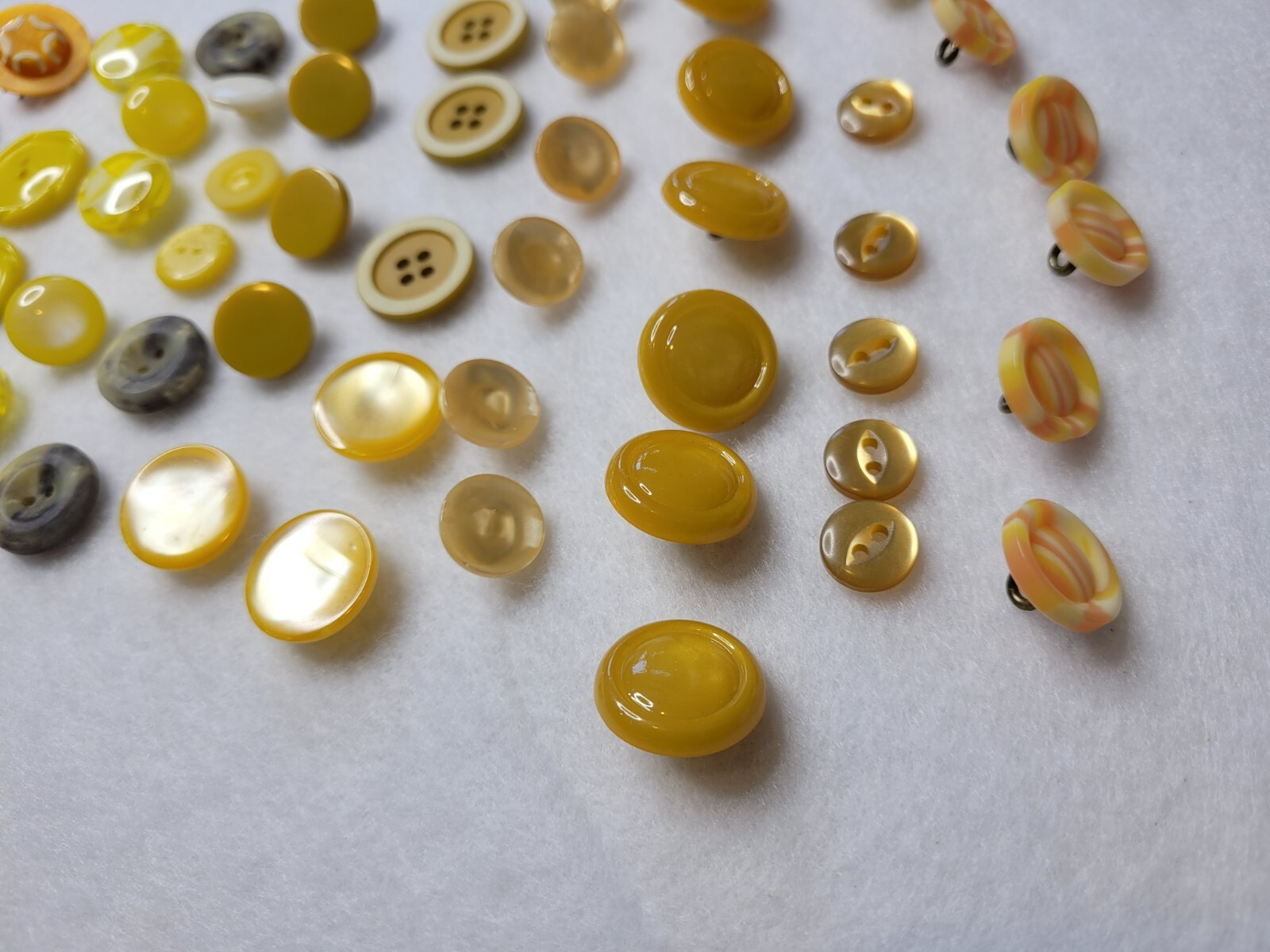 Lot Of 50 Vintage Yellow Gold Buttons Junk Journal Craft Scrapbook Art ...