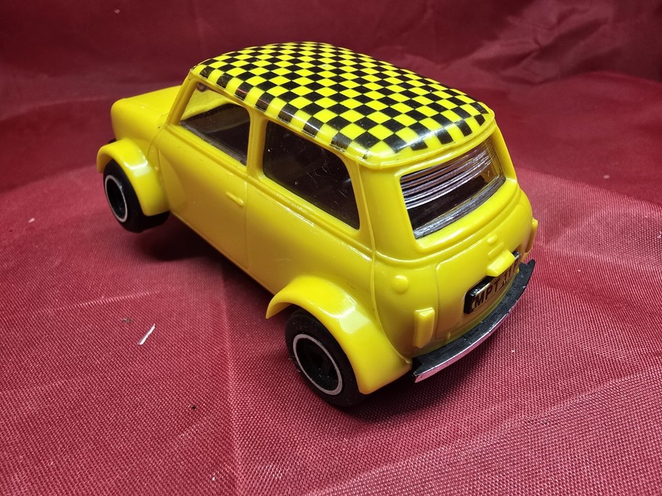 Scalextric Mini Cooper Yellow White Chequered Roof # 1:32 **FREE UK P&P ...