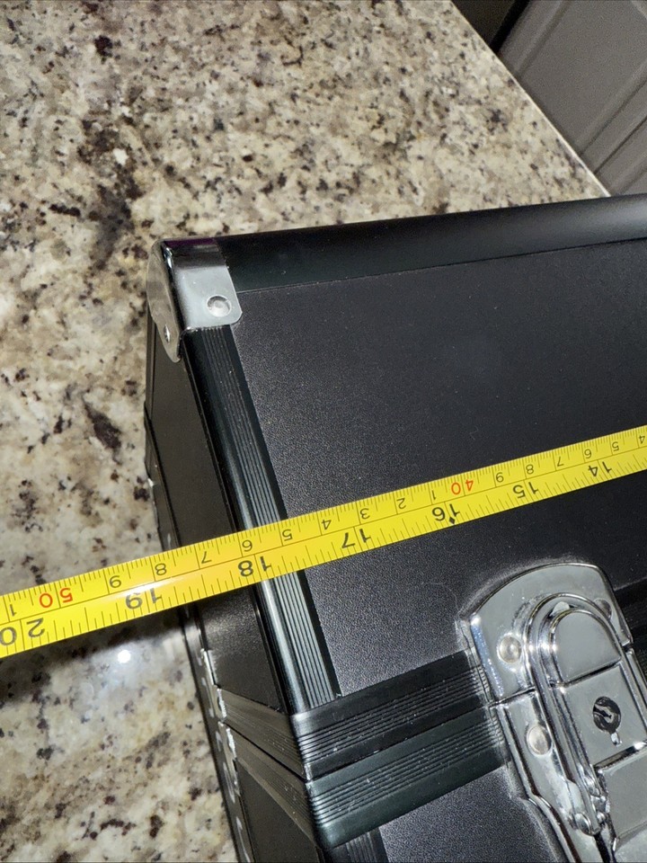 Younique Black Jewelry/Makeup Box With Keys. No Callouts. Great Piece ...