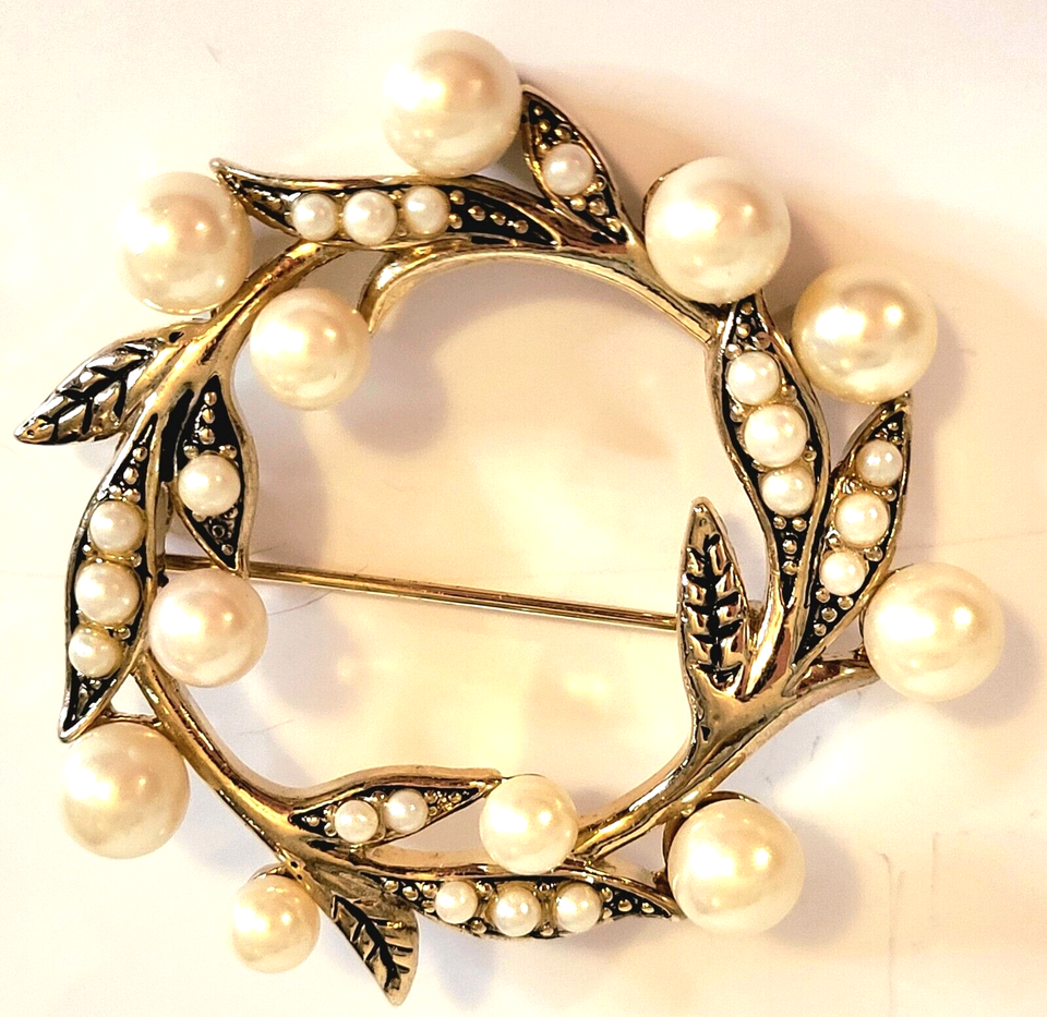 Vintage Signed Monet Creamy Pearl Floral Wreath Brooch Pin Old Gold ...