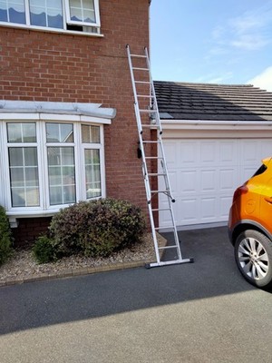Aluminium Extension Ladder 1.9m To 3.9m. | eBay UK