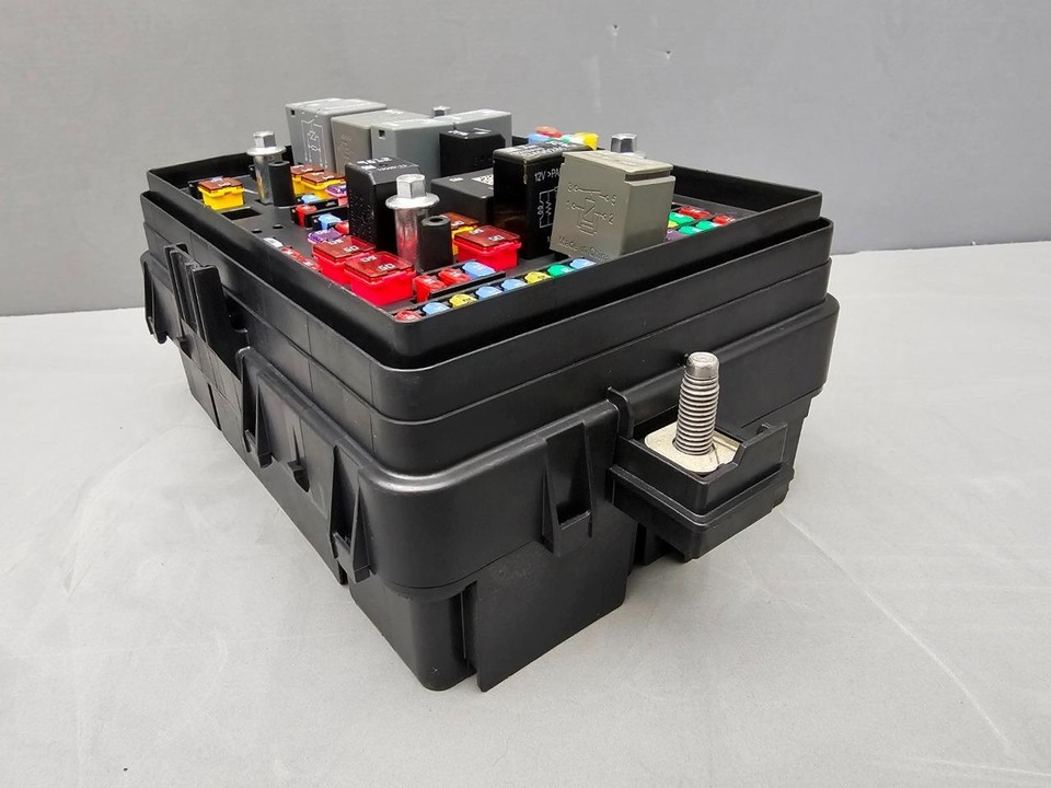 2020-2023 GMC Sierra Chevy Silverado 2500HD 3500HD 6.6L V8 Gas OEM Fuse ...