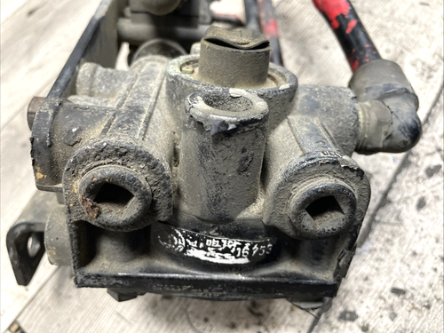 BENDIX ESSEMBLY VALVE T-5019483 AND ABS VALVE Z013356R for sale online ...